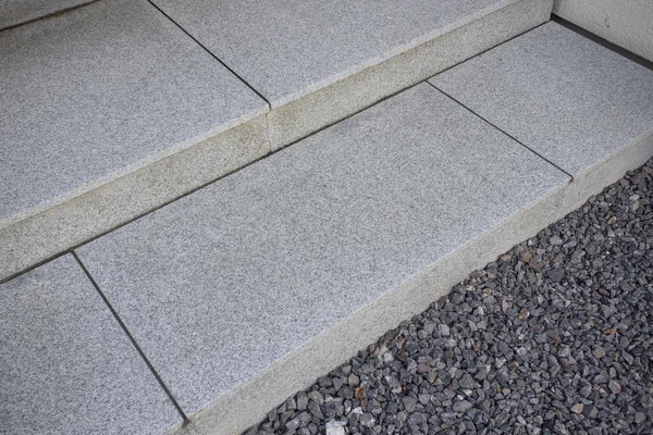 Silver Grey Granite Paving Slabs Light Grey 900x600 | Stone Paving Direct